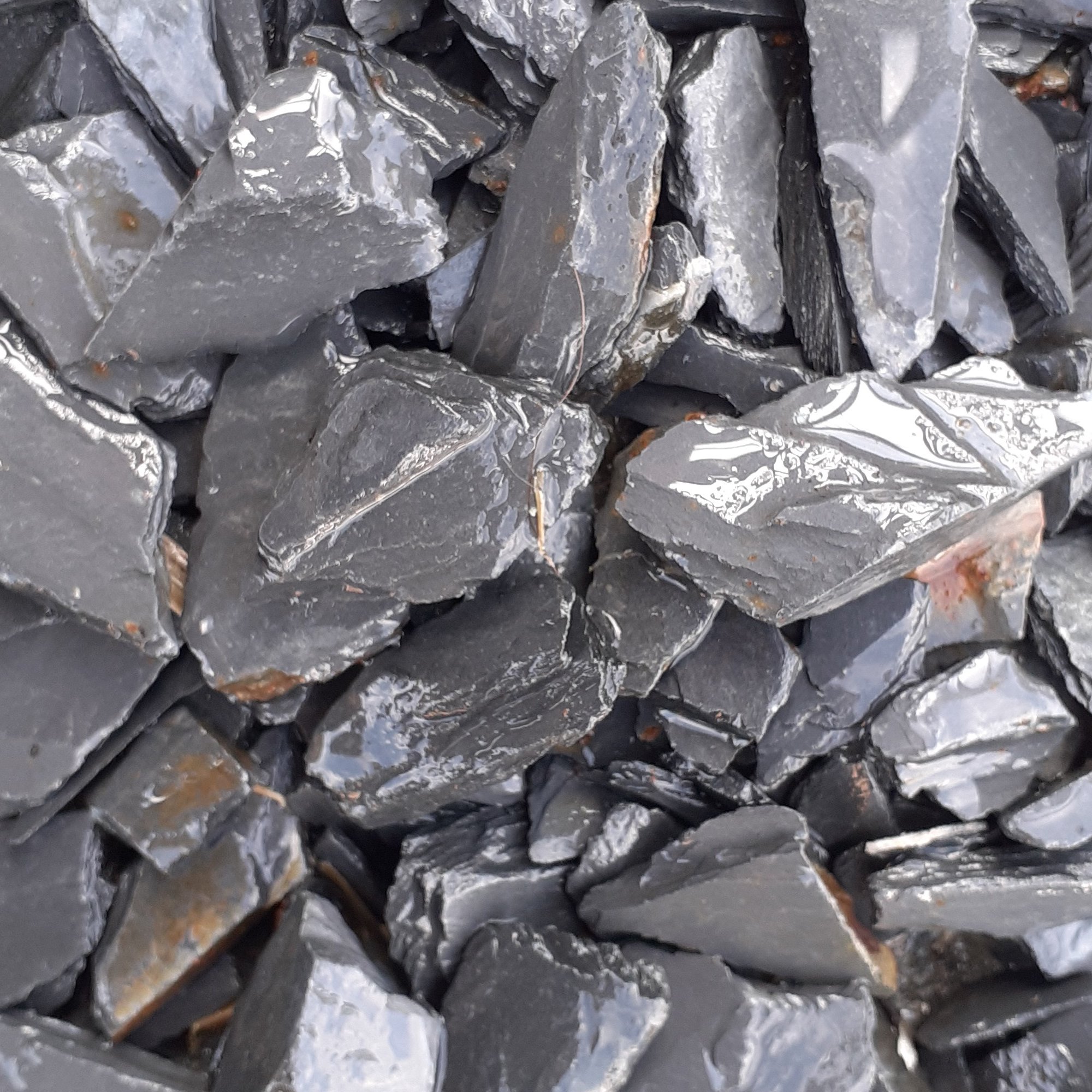 Black Slate 10-20mm - Powys Stone